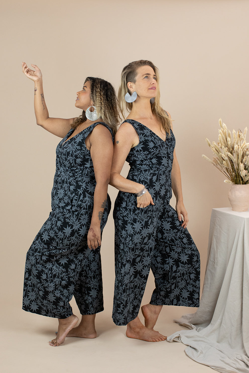 Art to WEAR - Silver Flannel Flower Print – Dalee Ella Prints